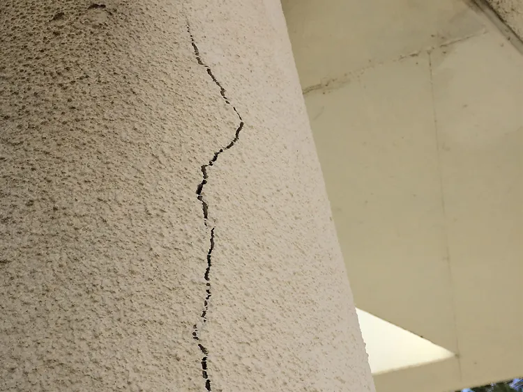 Expert Column Crack Repair and Fixing Wall-to-Column Gaps